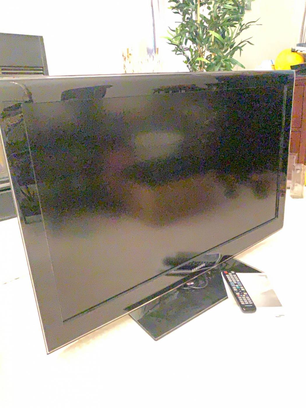 Samsung 46" LCD TV with remote, stand, manual | Maxsold