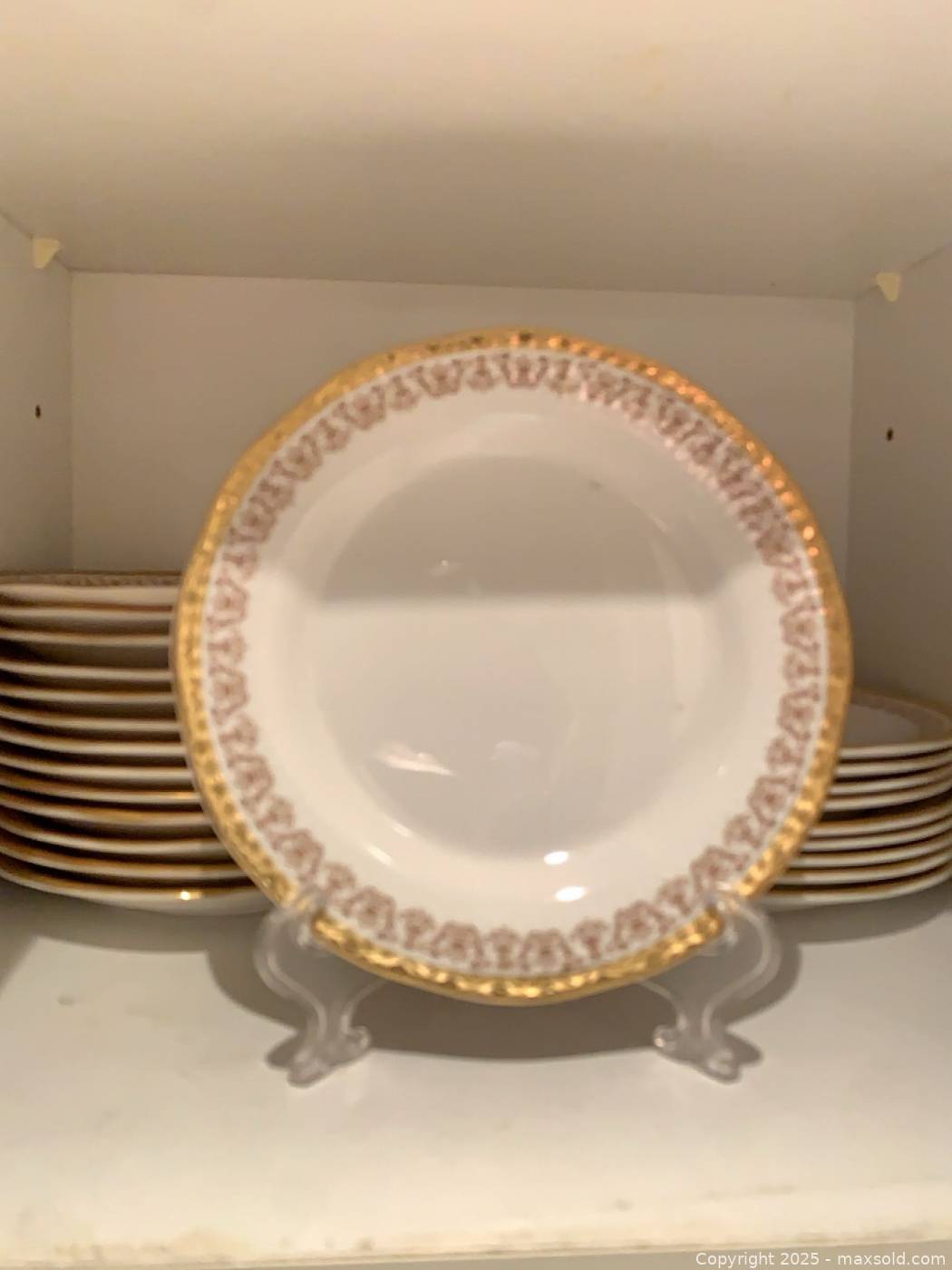 Elizabethan Fine Bone China Plates | Maxsold