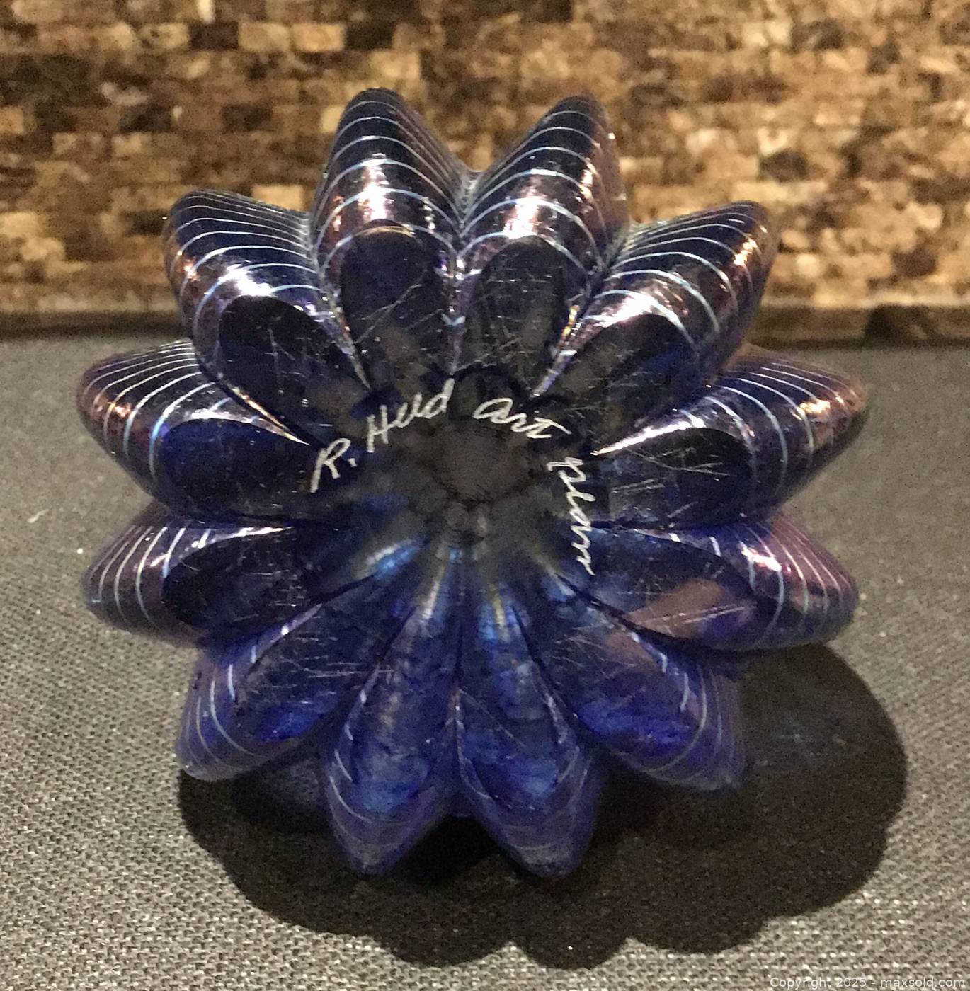 Signed Robert Held iridescent art glass paperweight | Maxsold