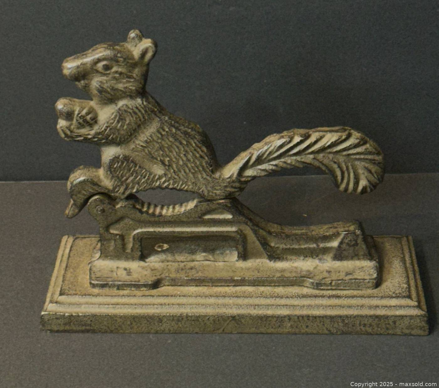 Antique cast iron squirrel nutcracker | Maxsold