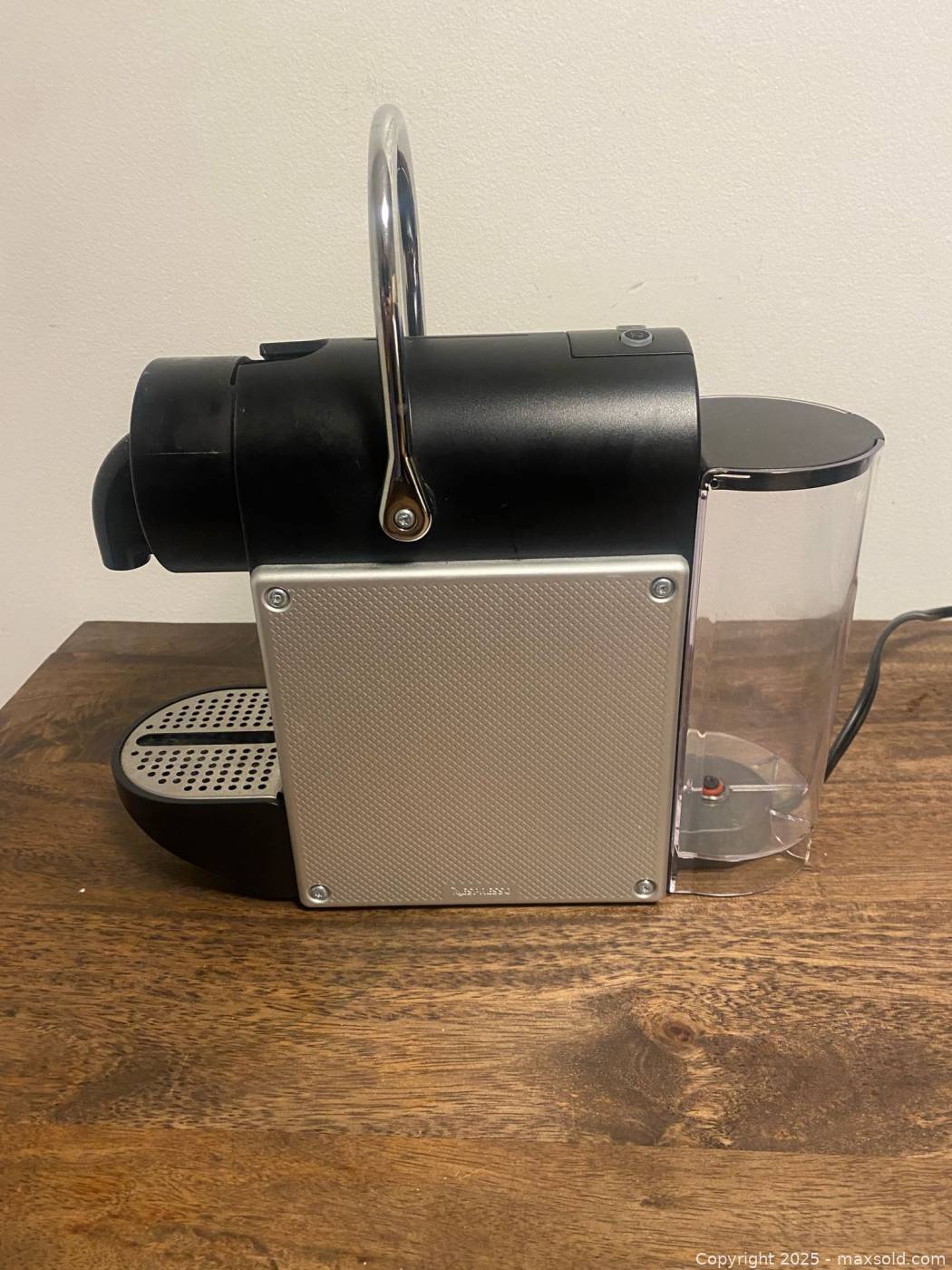 Nespresso Pixie espresso machine | Maxsold