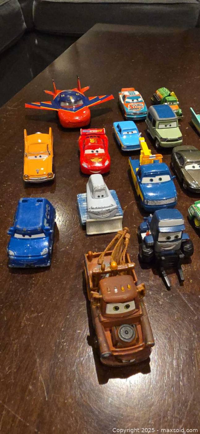 Disney Pixar Cars 18 Die-cast Vehicles | Maxsold