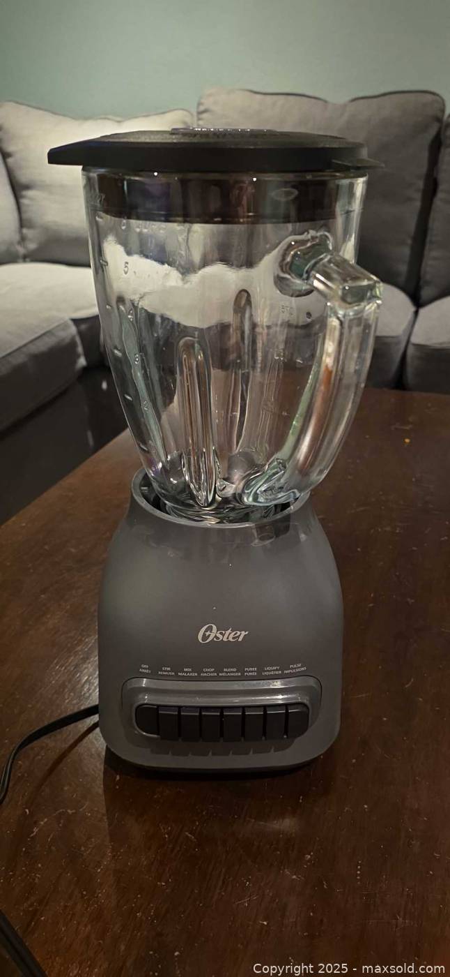 Oster glass jar countertop blender | Maxsold