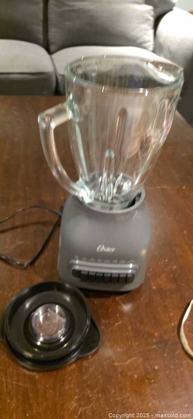Oster glass jar countertop blender | Maxsold