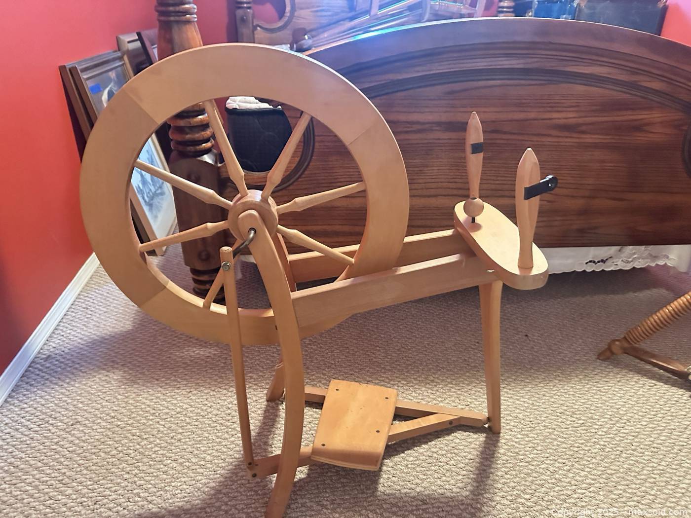 Birch wooden single-drive floor spinning wheel | Maxsold