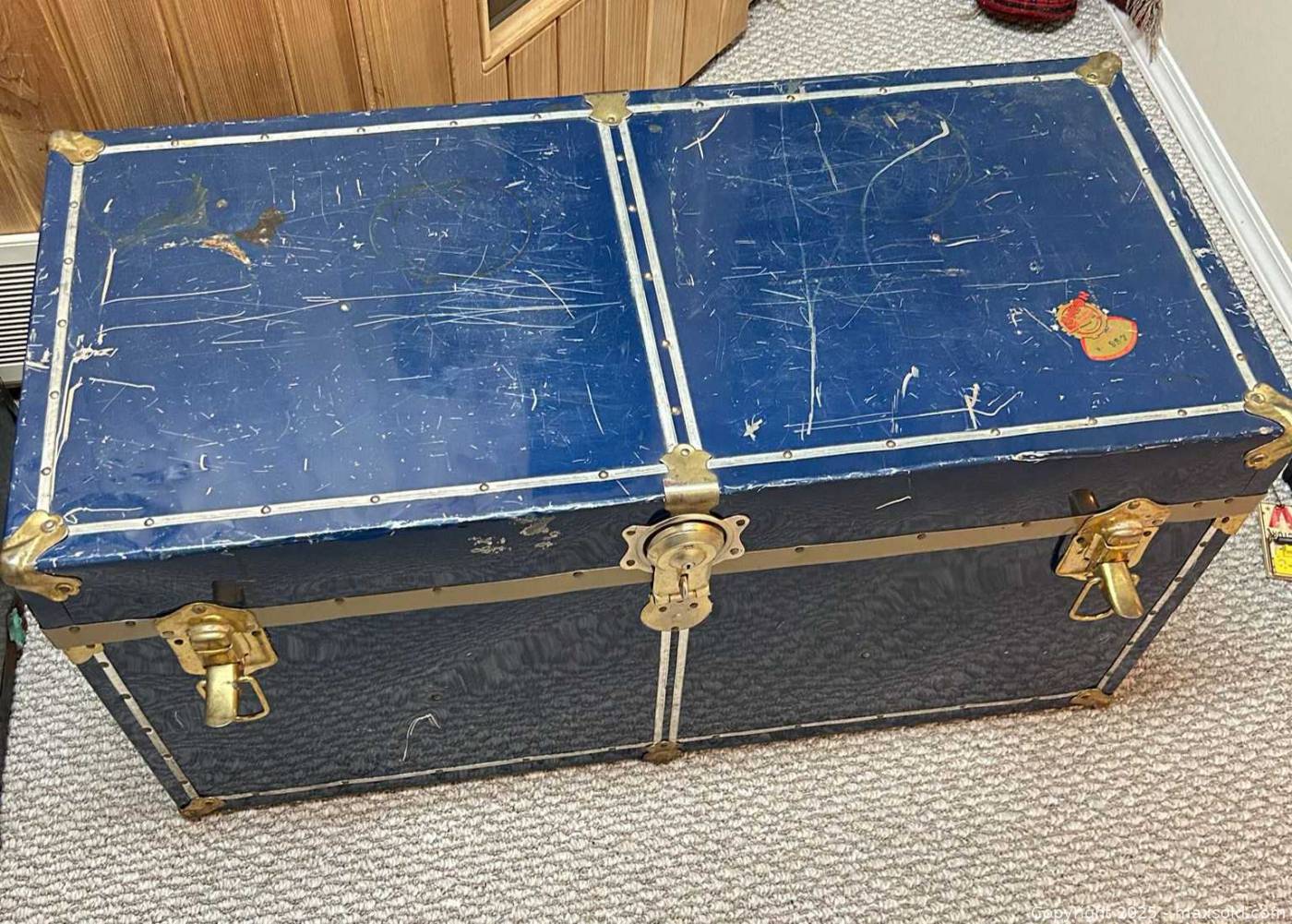 Dark blue metal steamer trunks | Maxsold