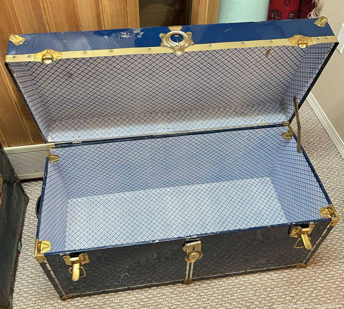 Dark blue metal steamer trunks | Maxsold