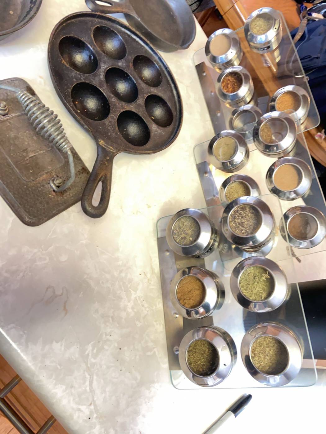 Lot of cast iron cookware | Maxsold