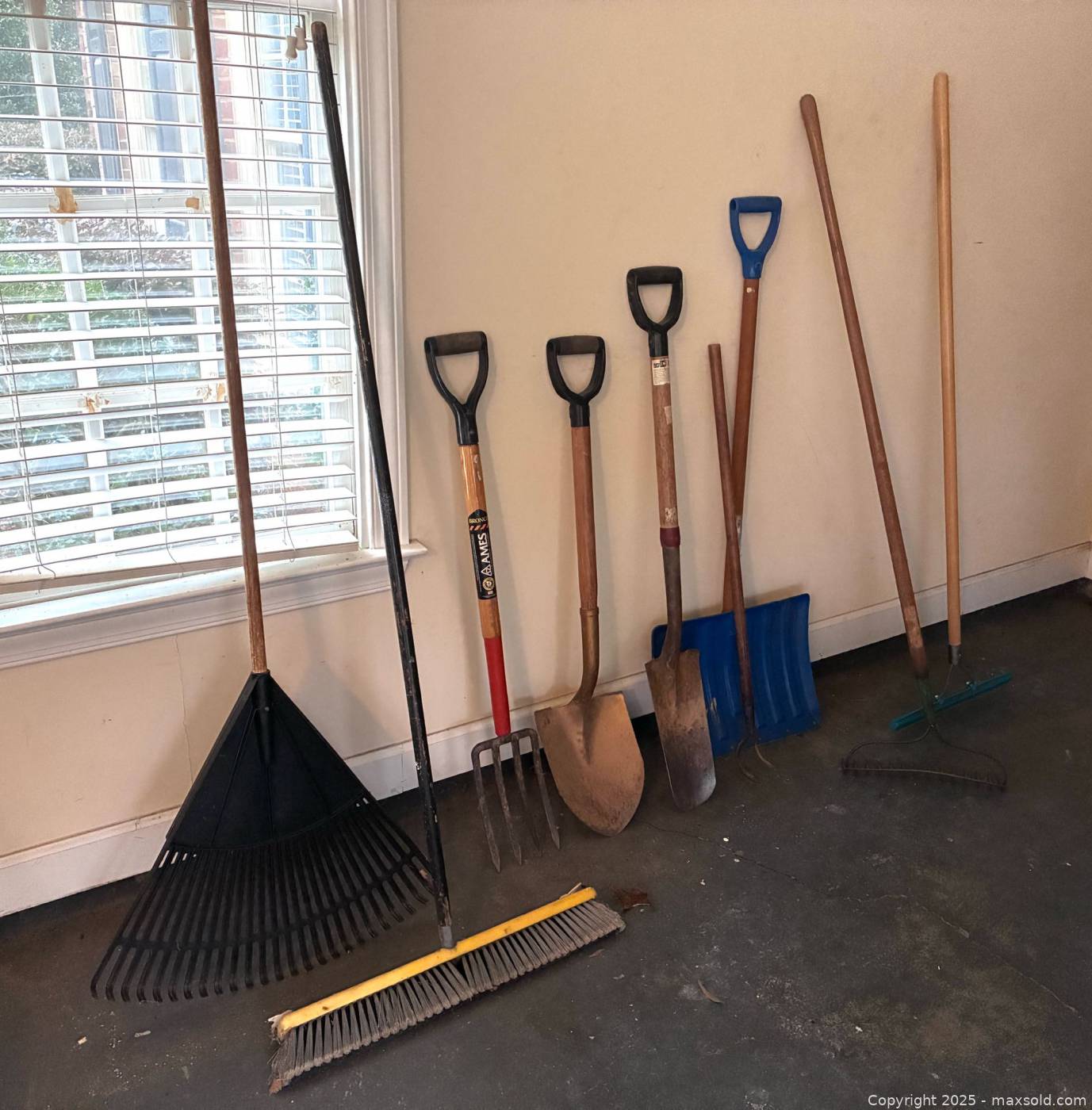 Assorted yard tools | Maxsold