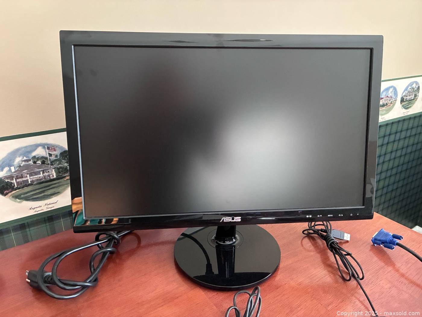 ASUS monitor, wired keyboard, HP mouse, USB webcam, desktop calculator ...