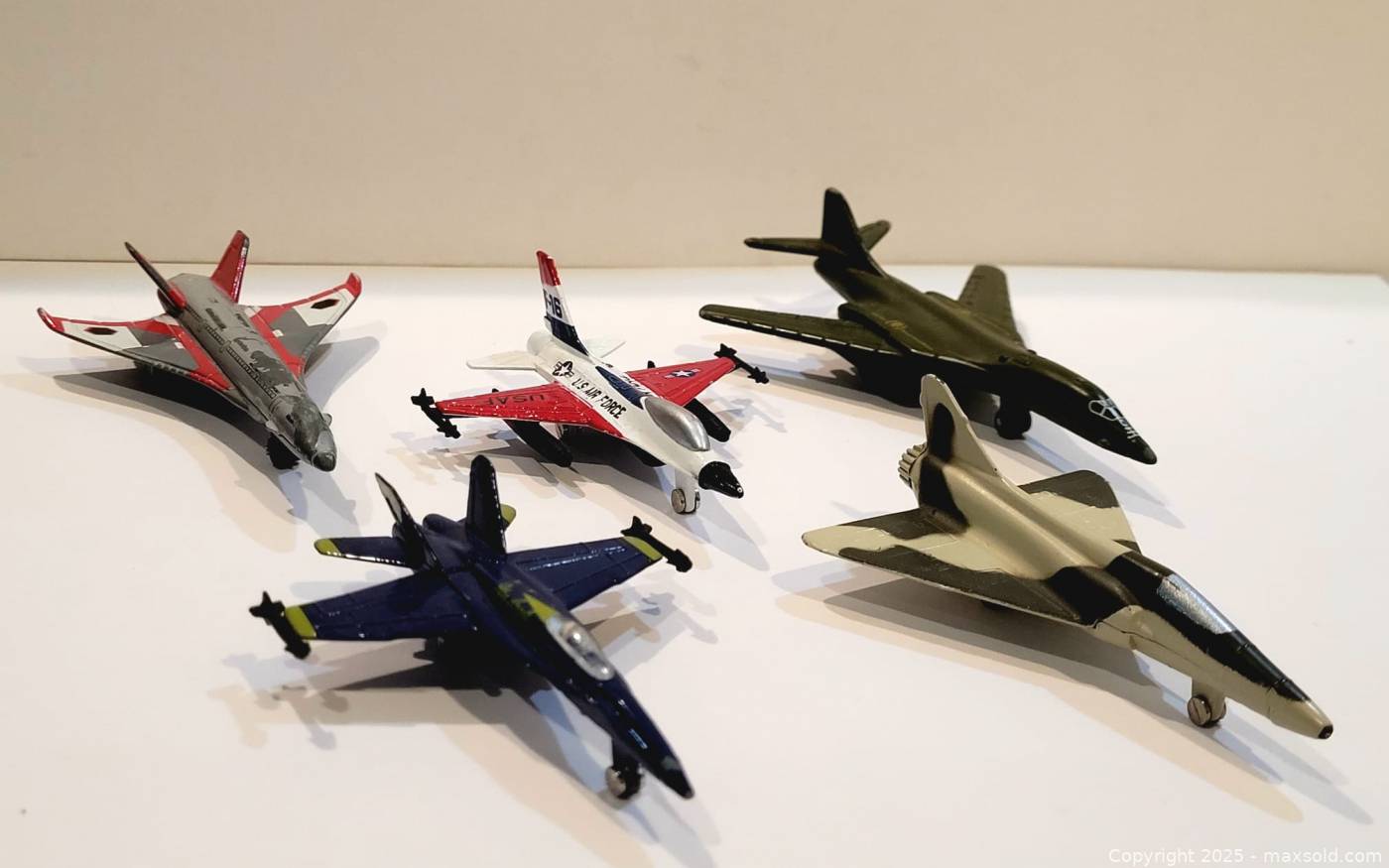 5 diecast metal airplane models | Maxsold