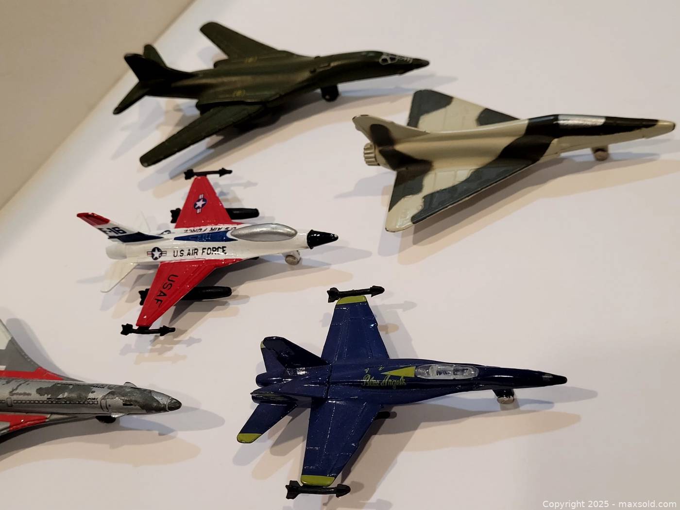 5 diecast metal airplane models | Maxsold
