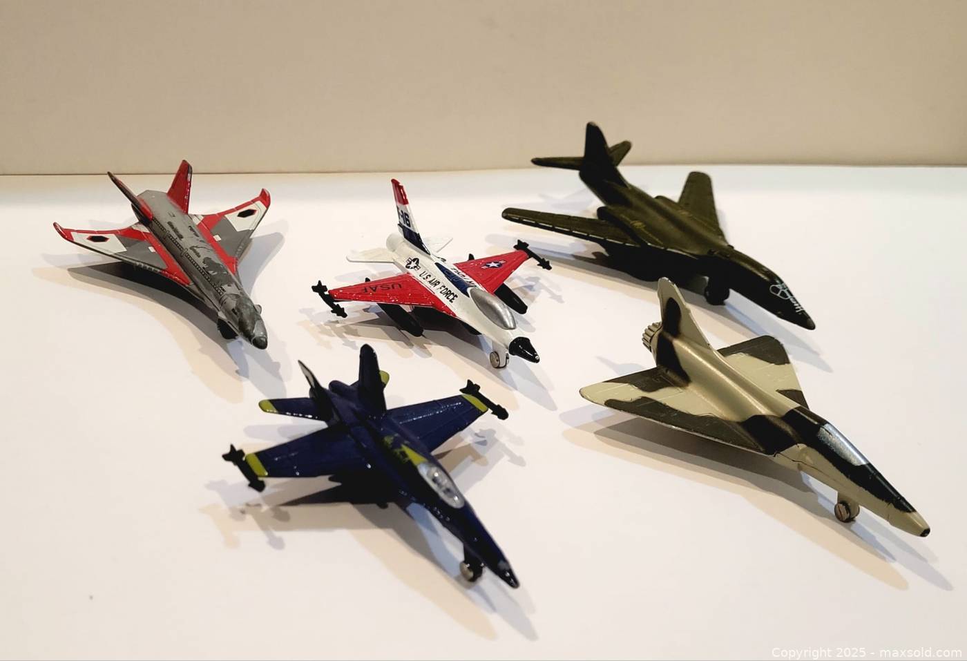 5 diecast metal airplane models | Maxsold