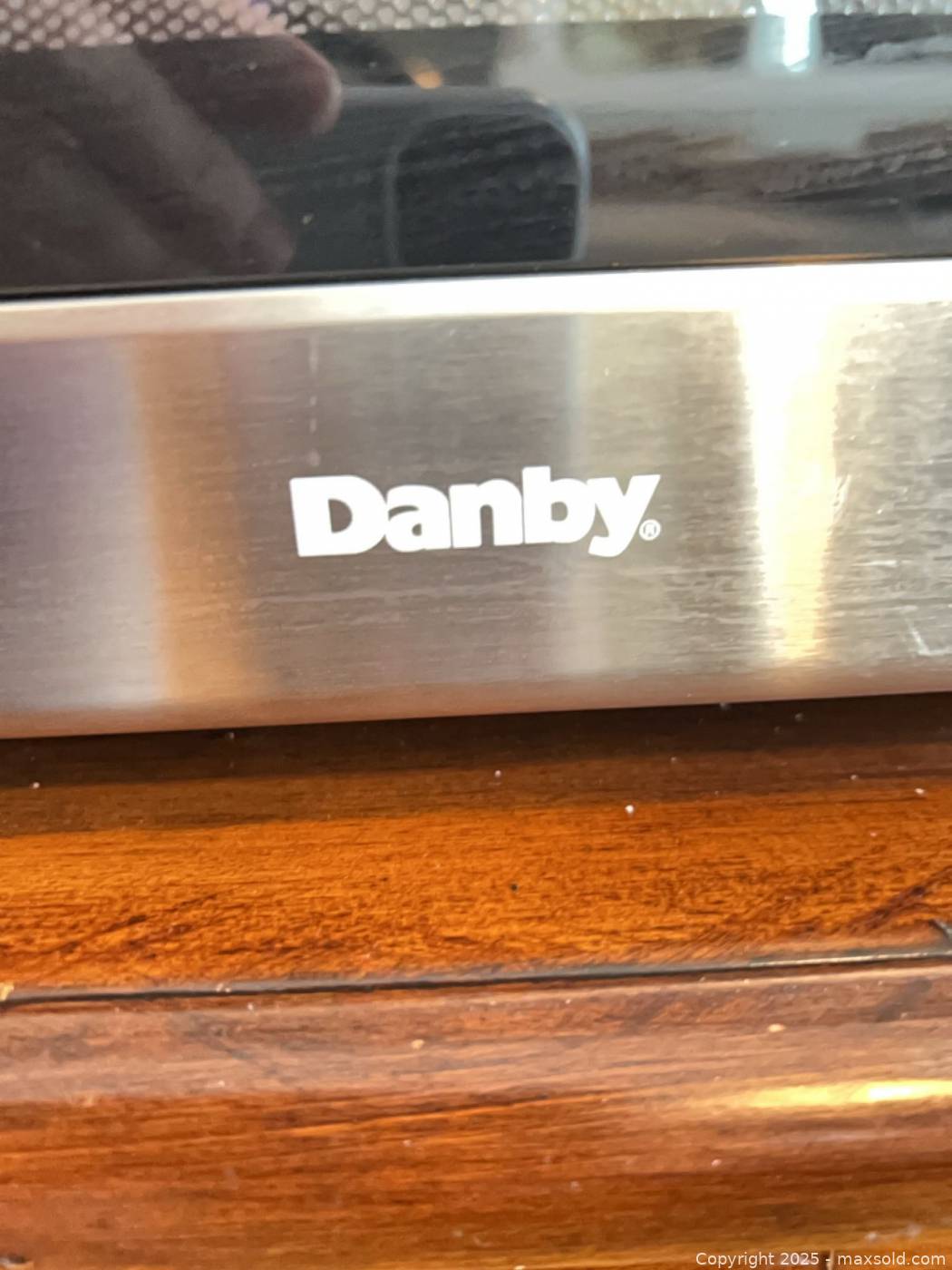 Danby countertop microwave oven | Maxsold