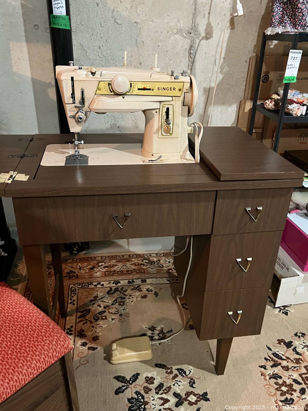 Singer 411G sewing machine, table, stool | Maxsold