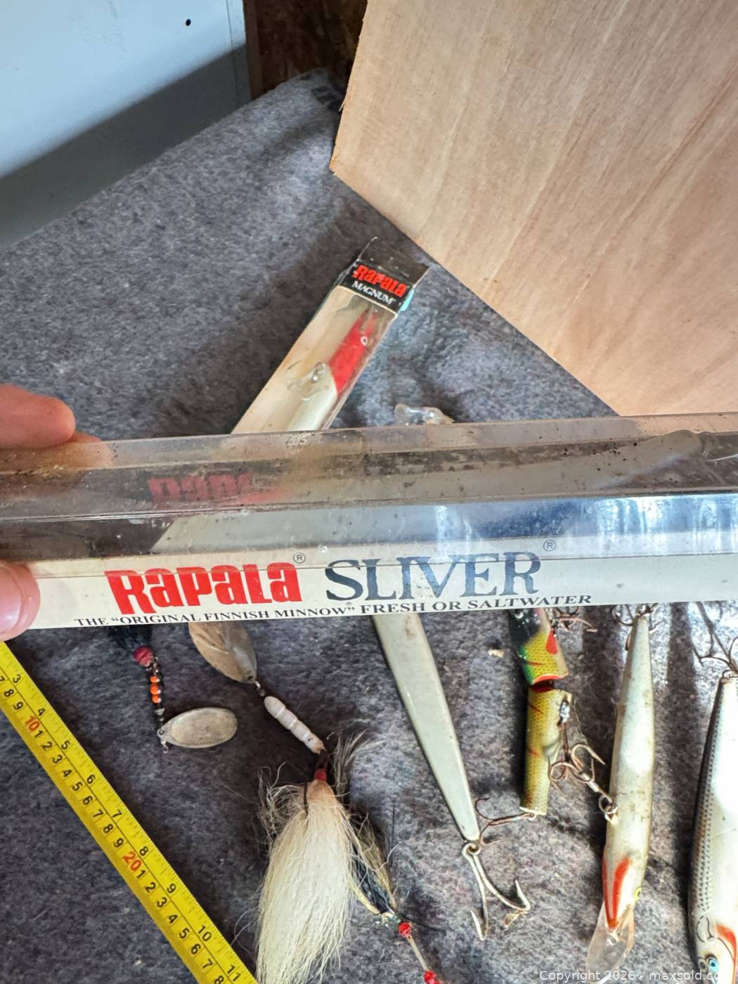 Rapala Sliver, Crazy Crippler & assorted vintage lures | Maxsold