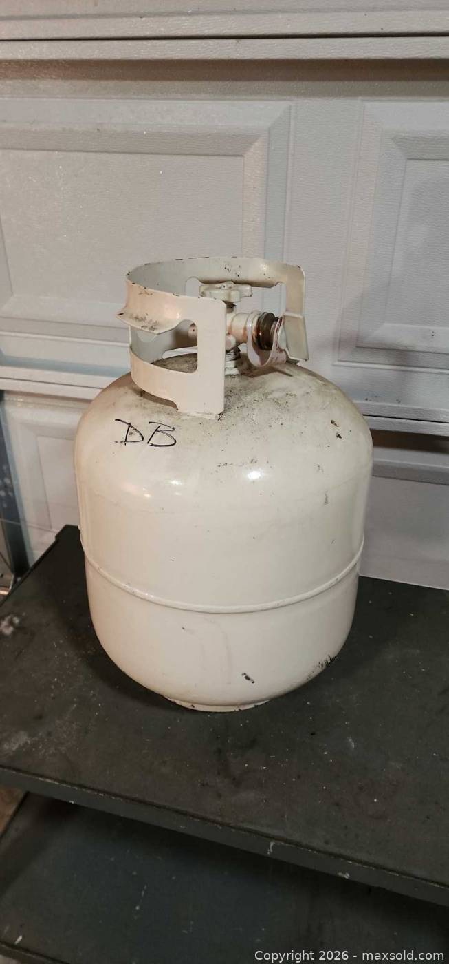 Full propane tank | Maxsold