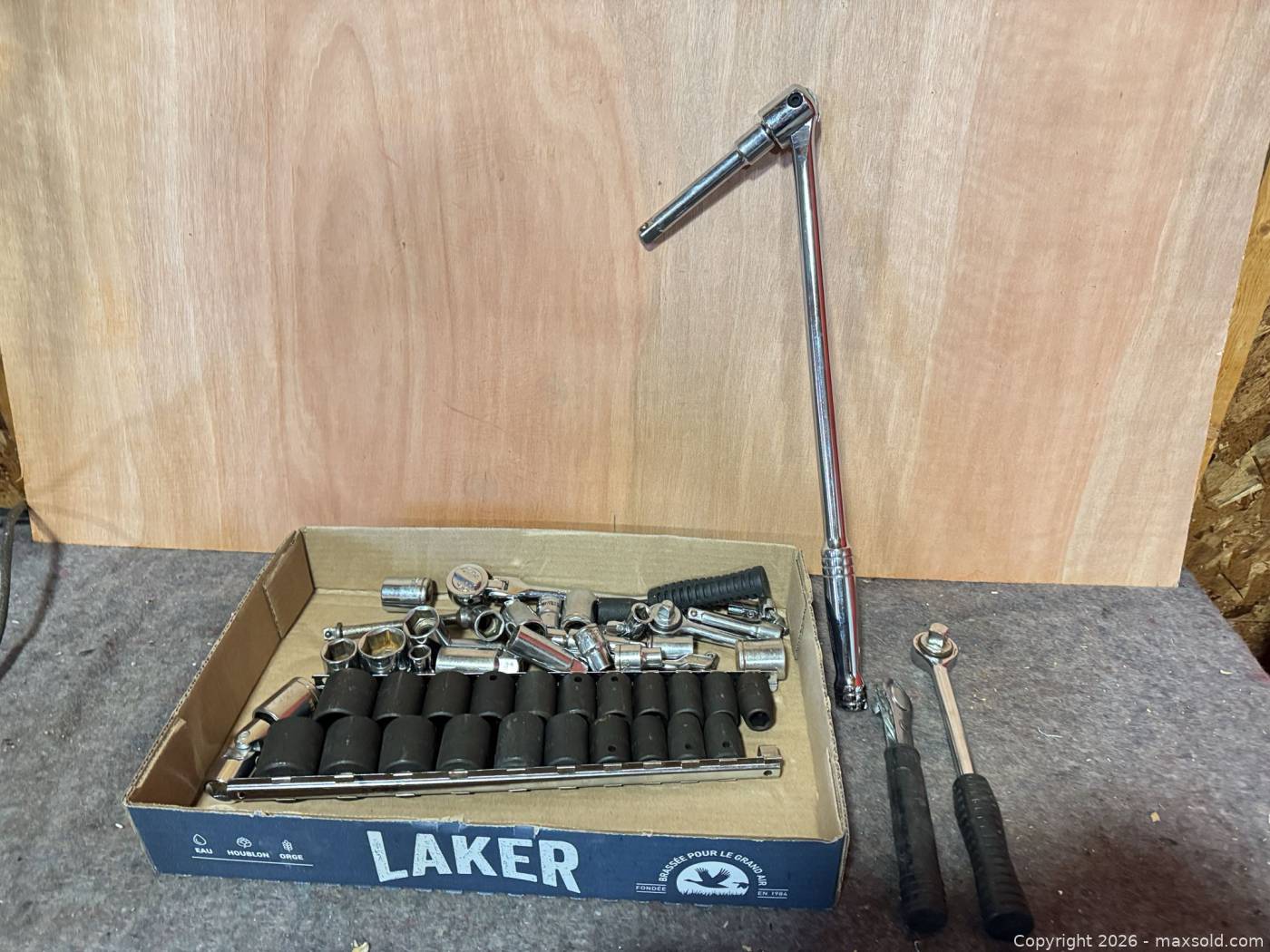 Ratchet and socket tool lot | Maxsold