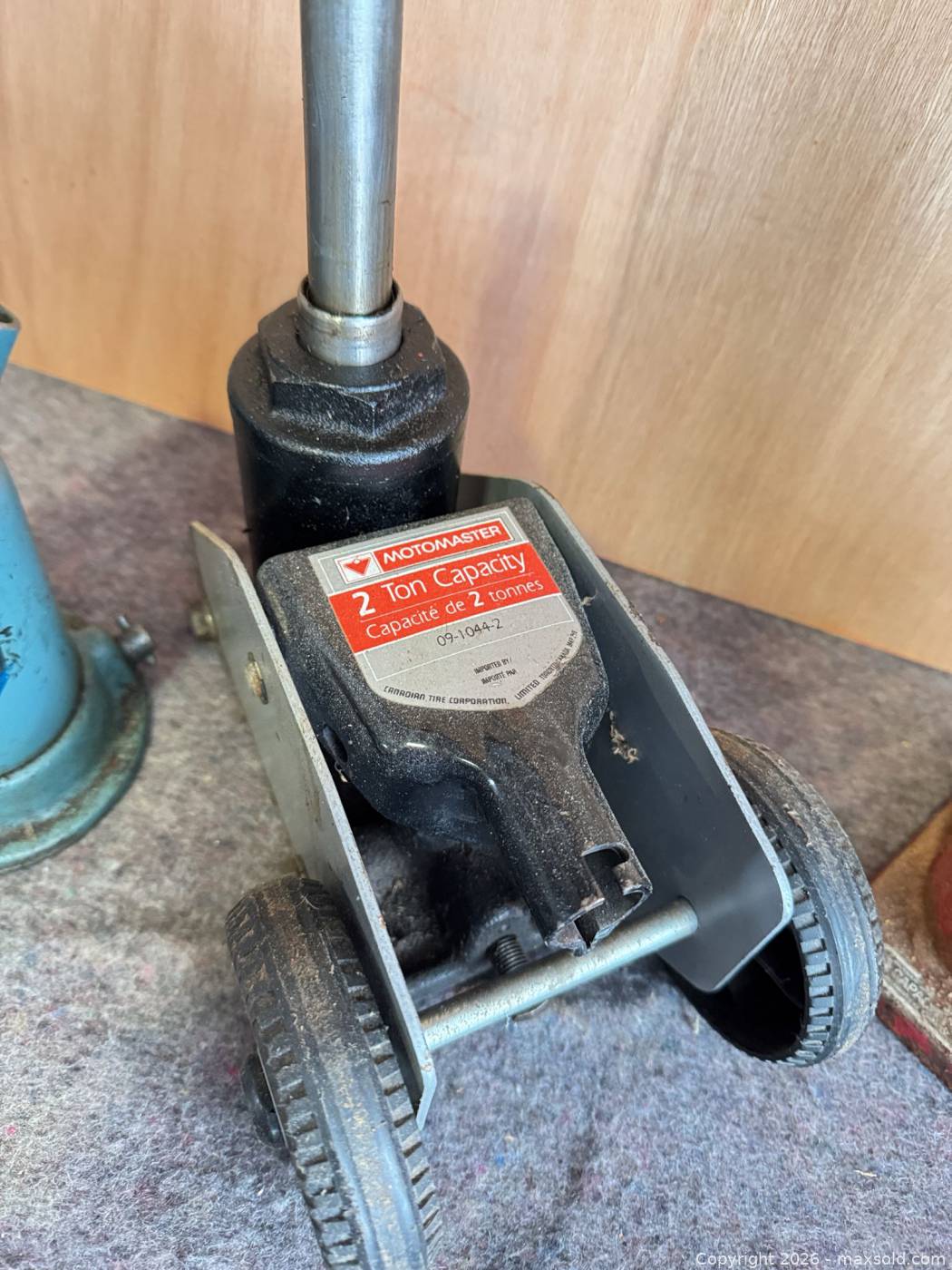 Three hydraulic jacks | Maxsold