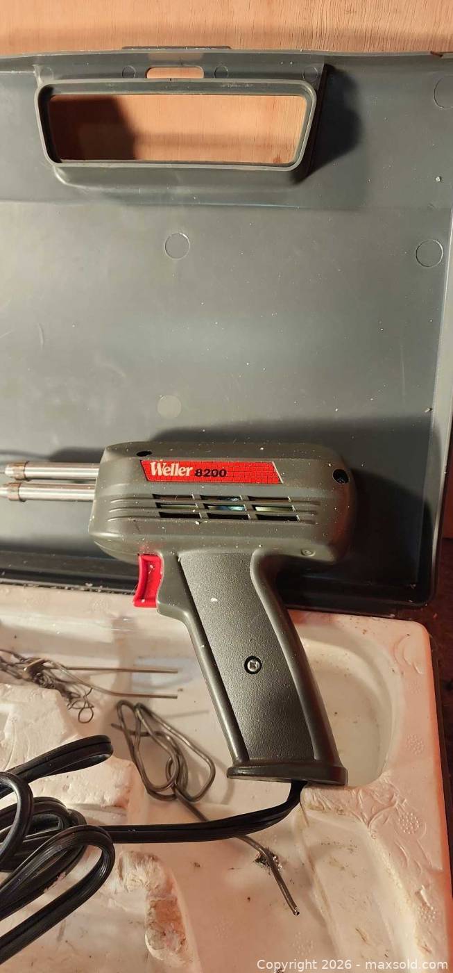 Weller 8200 dual-heat soldering gun with case | Maxsold