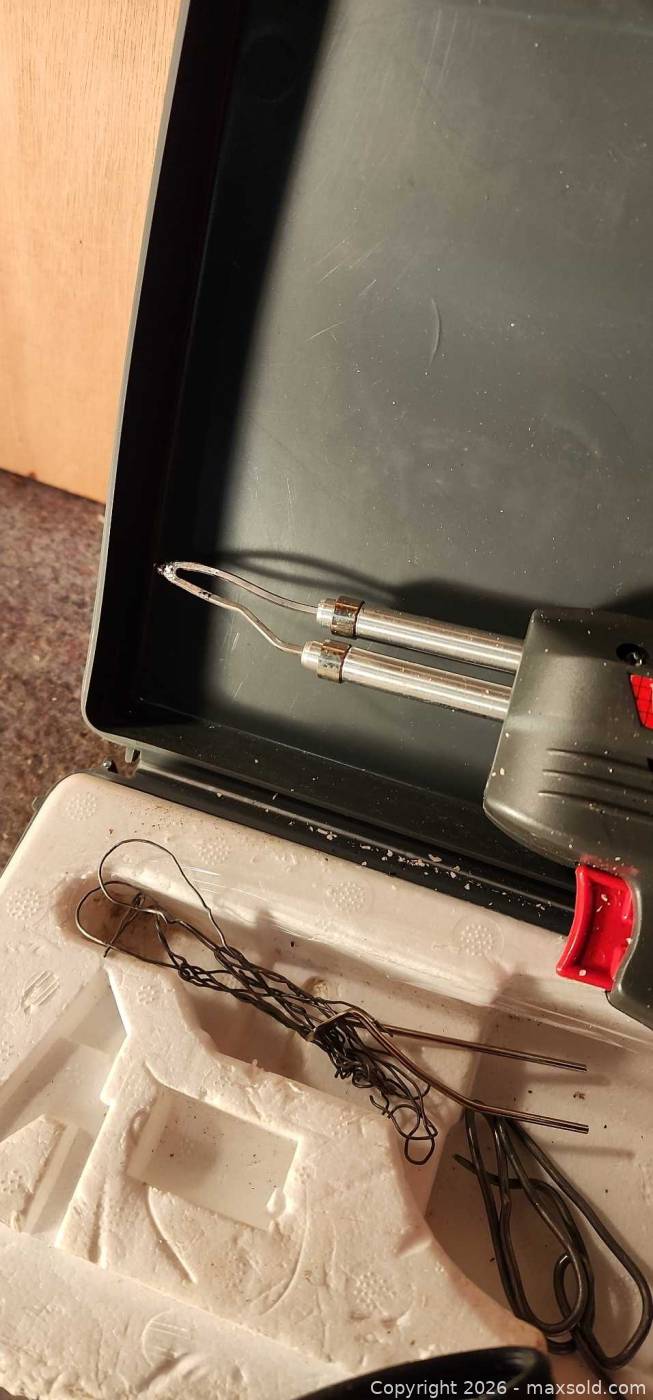 Weller 8200 dual-heat soldering gun with case | Maxsold