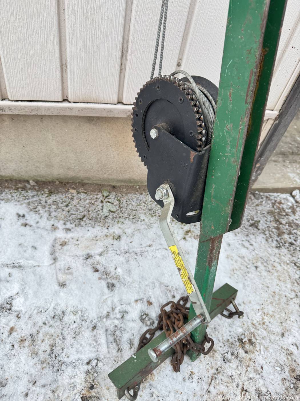Manual hand-crank cable winch on post | Maxsold