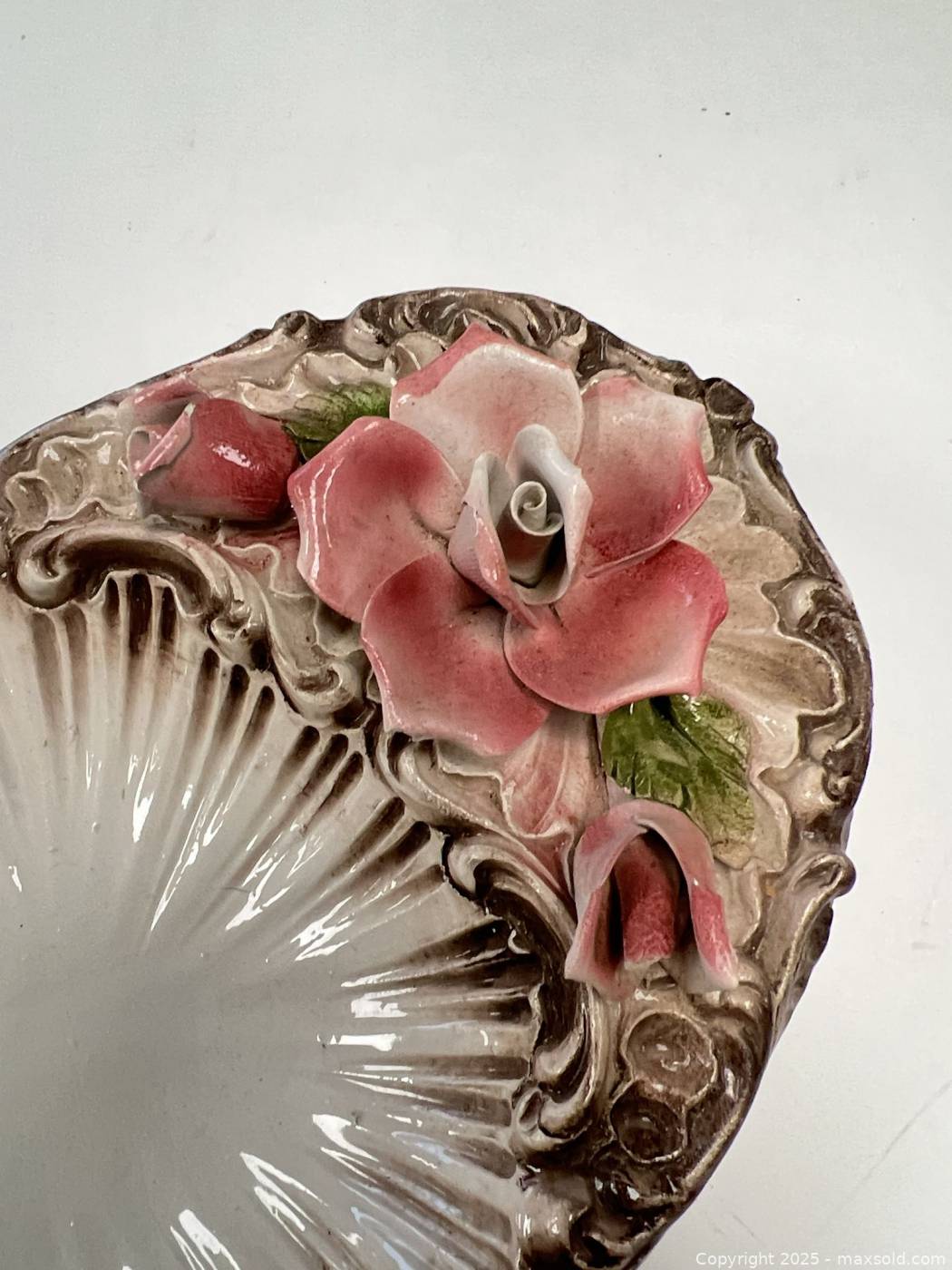 Capodimonte porcelain jewelry dish 10 in | Maxsold