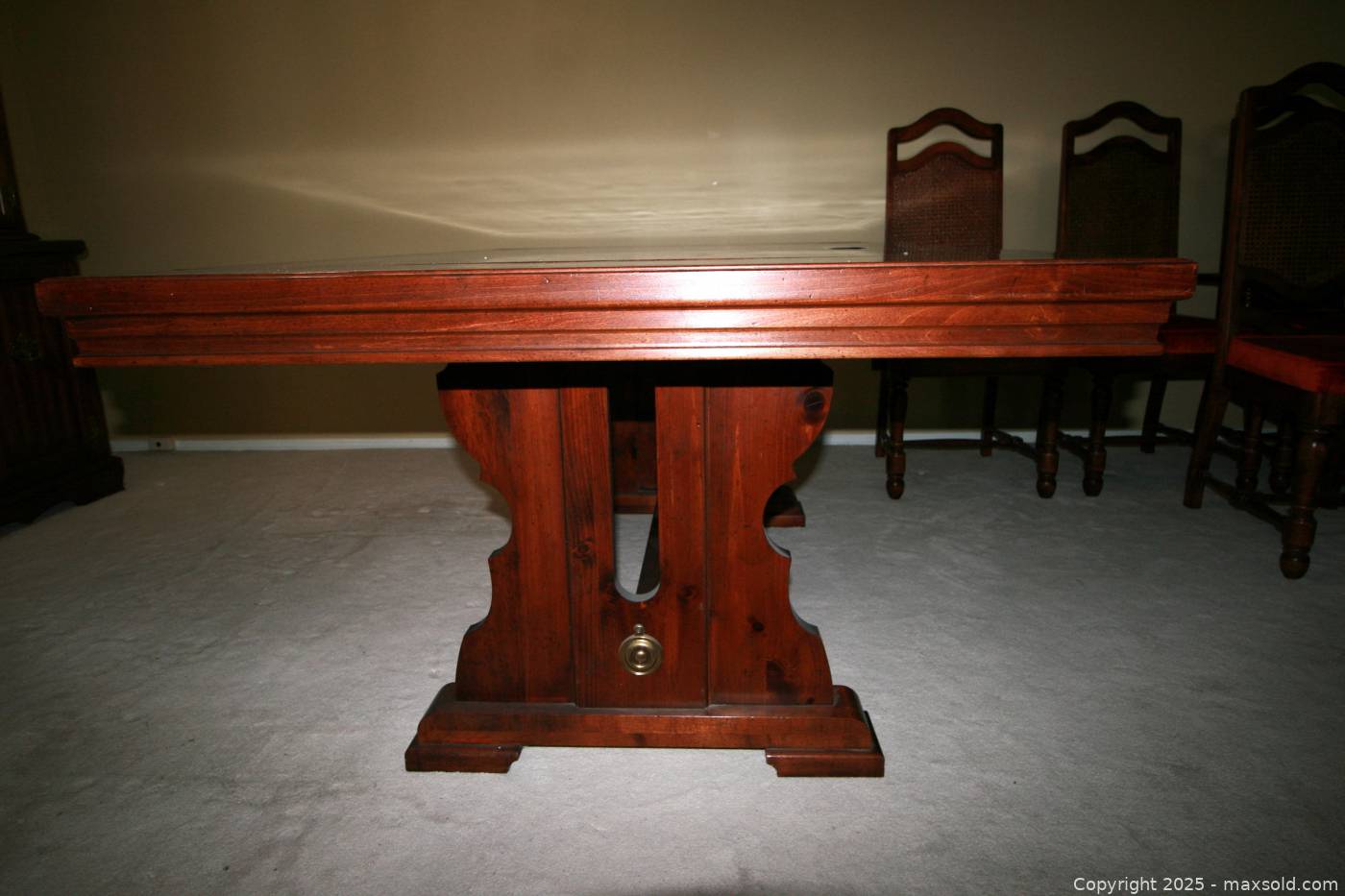 Vintage Strathroy solid wood dining set | Maxsold
