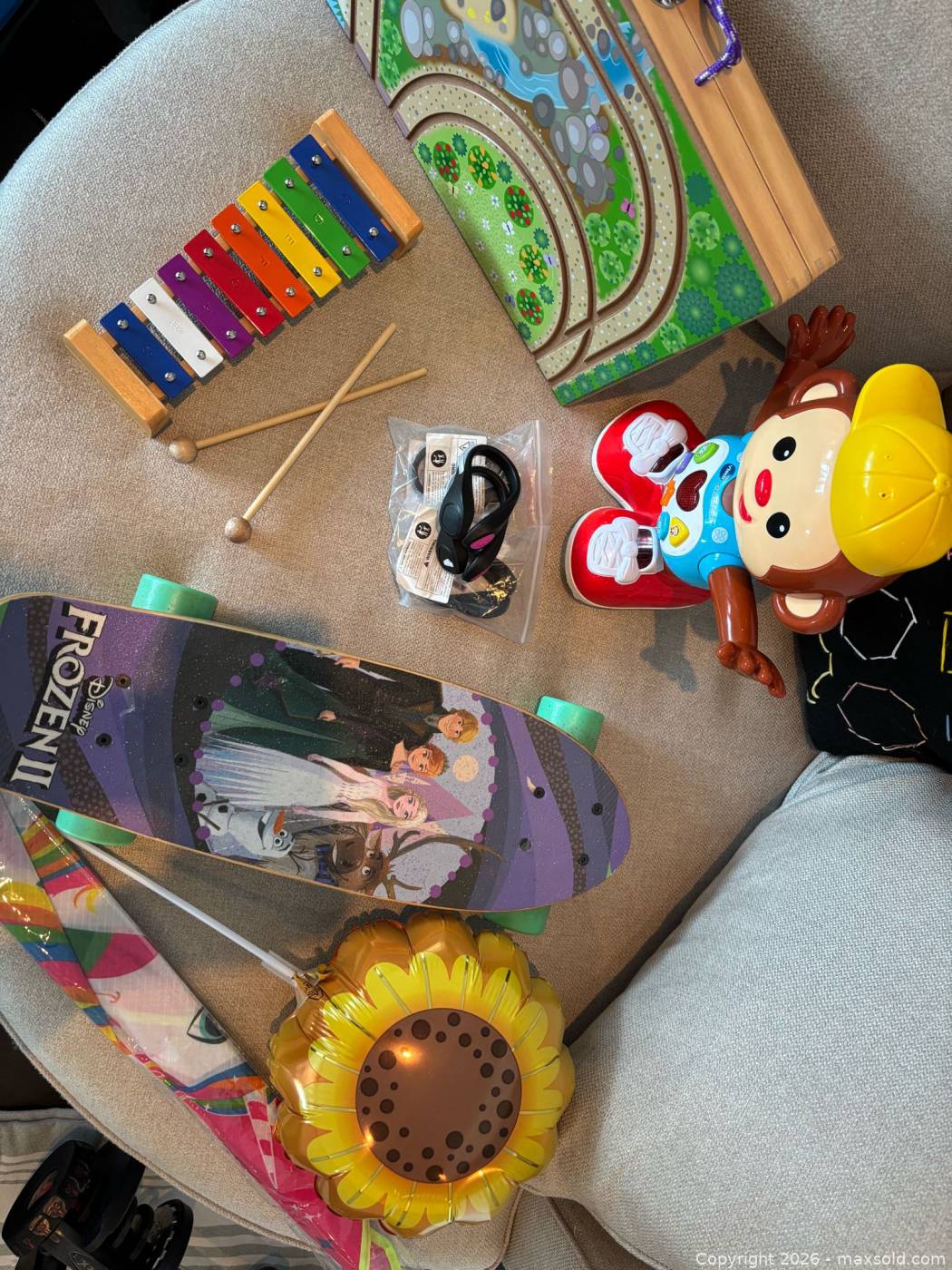 Kids toy bundle with Frozen II penny board | Maxsold