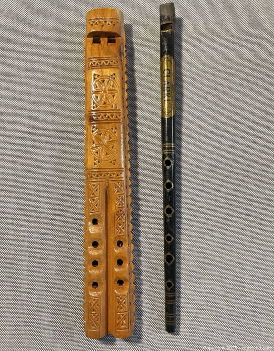 Assorted small toys and novelty items | Maxsold