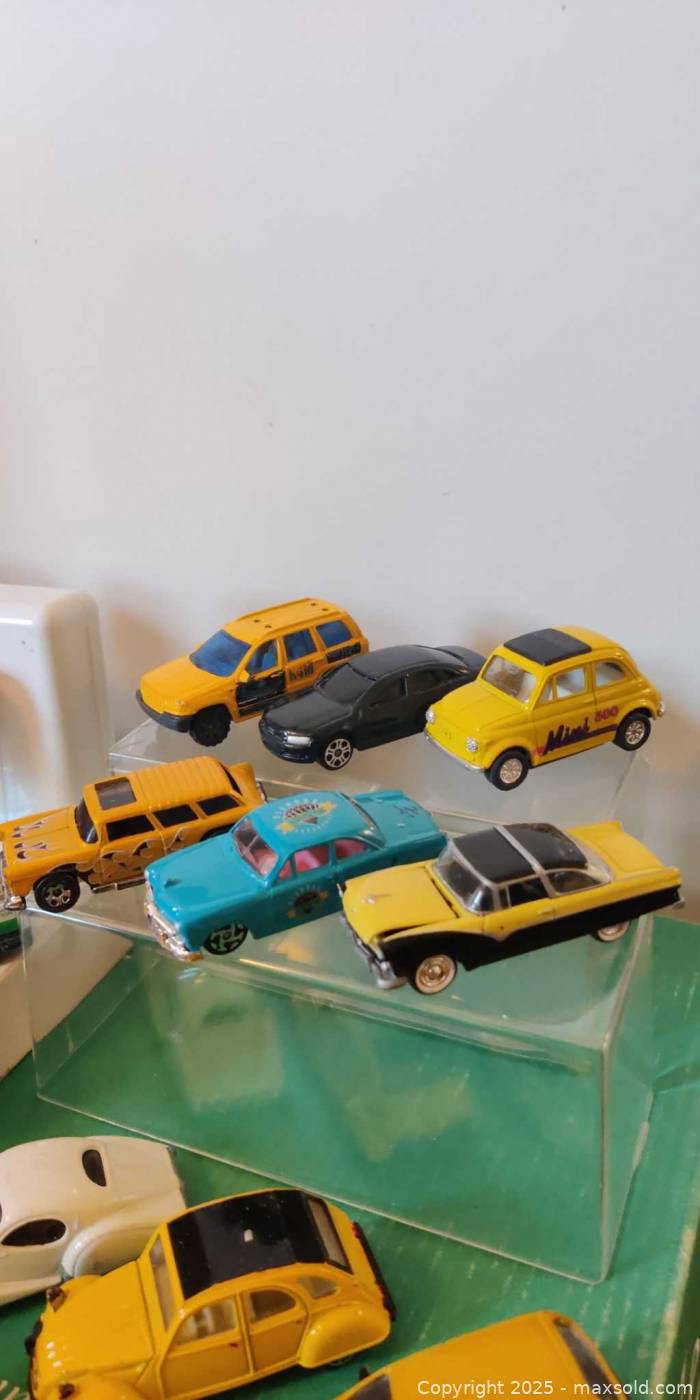 28 diecast model vehicles assorted styles | Maxsold