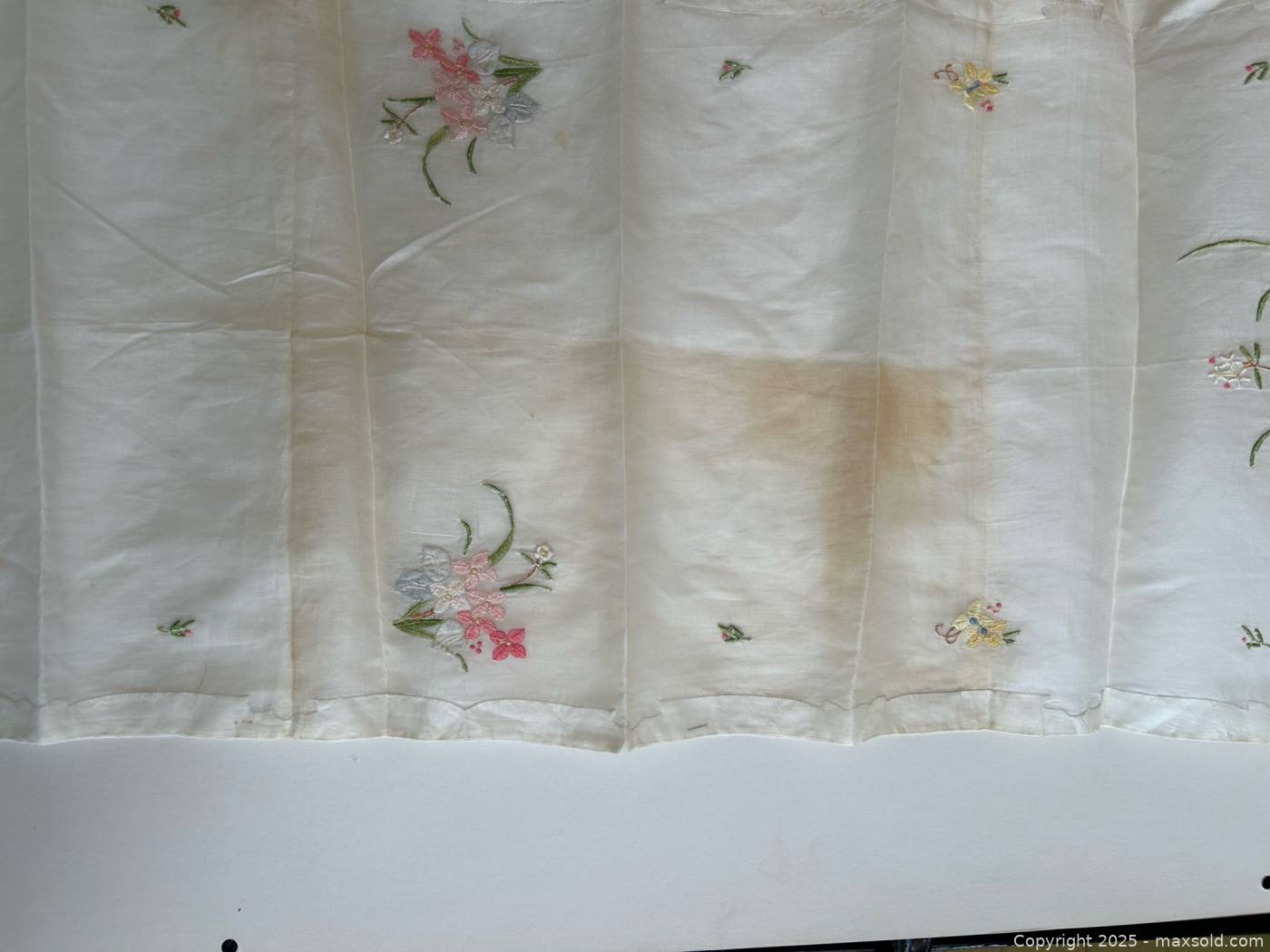 Vintage embroidered linens lot | Maxsold