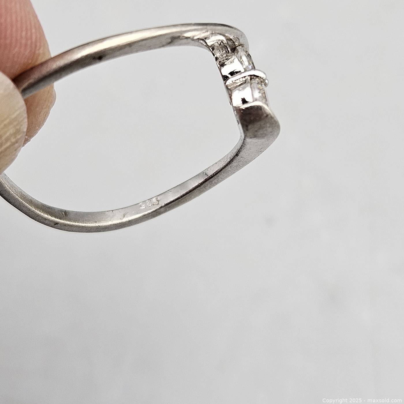 Sterling silver crossover ring, two stones, size 7.5 | Maxsold