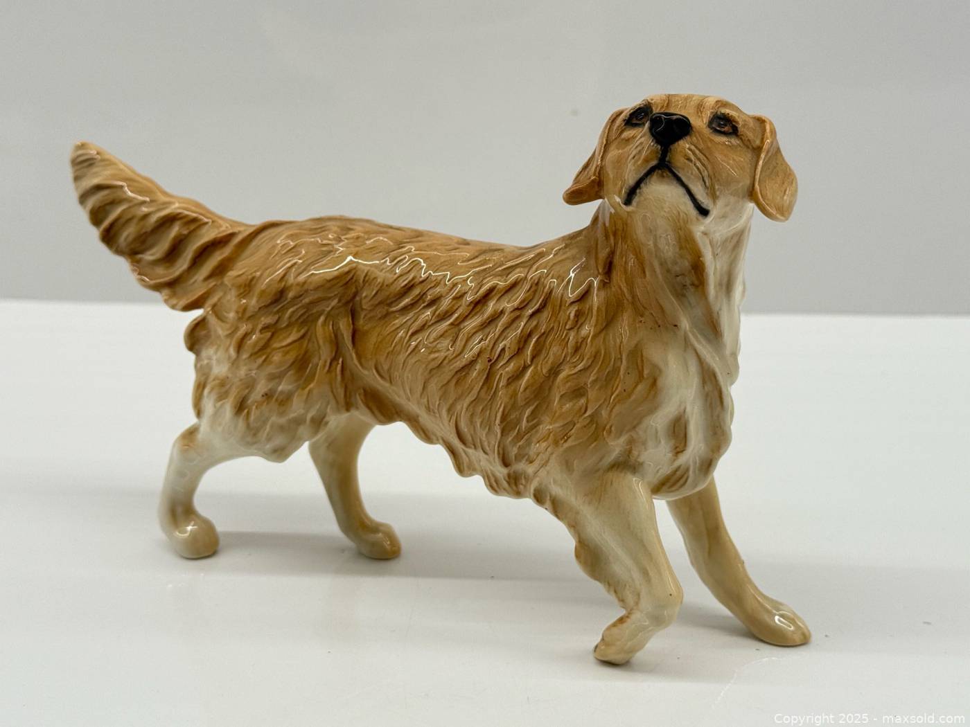 Royal Doulton golden retriever figurine | Maxsold