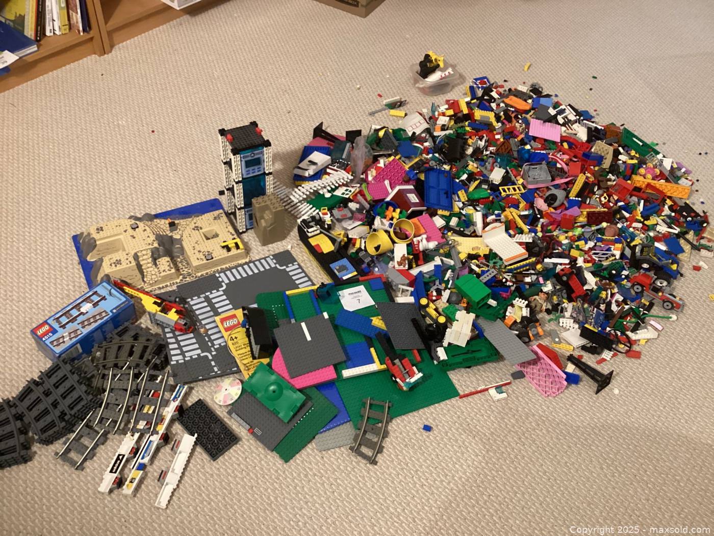 26 lb LEGO loose bricks and parts lot | Maxsold