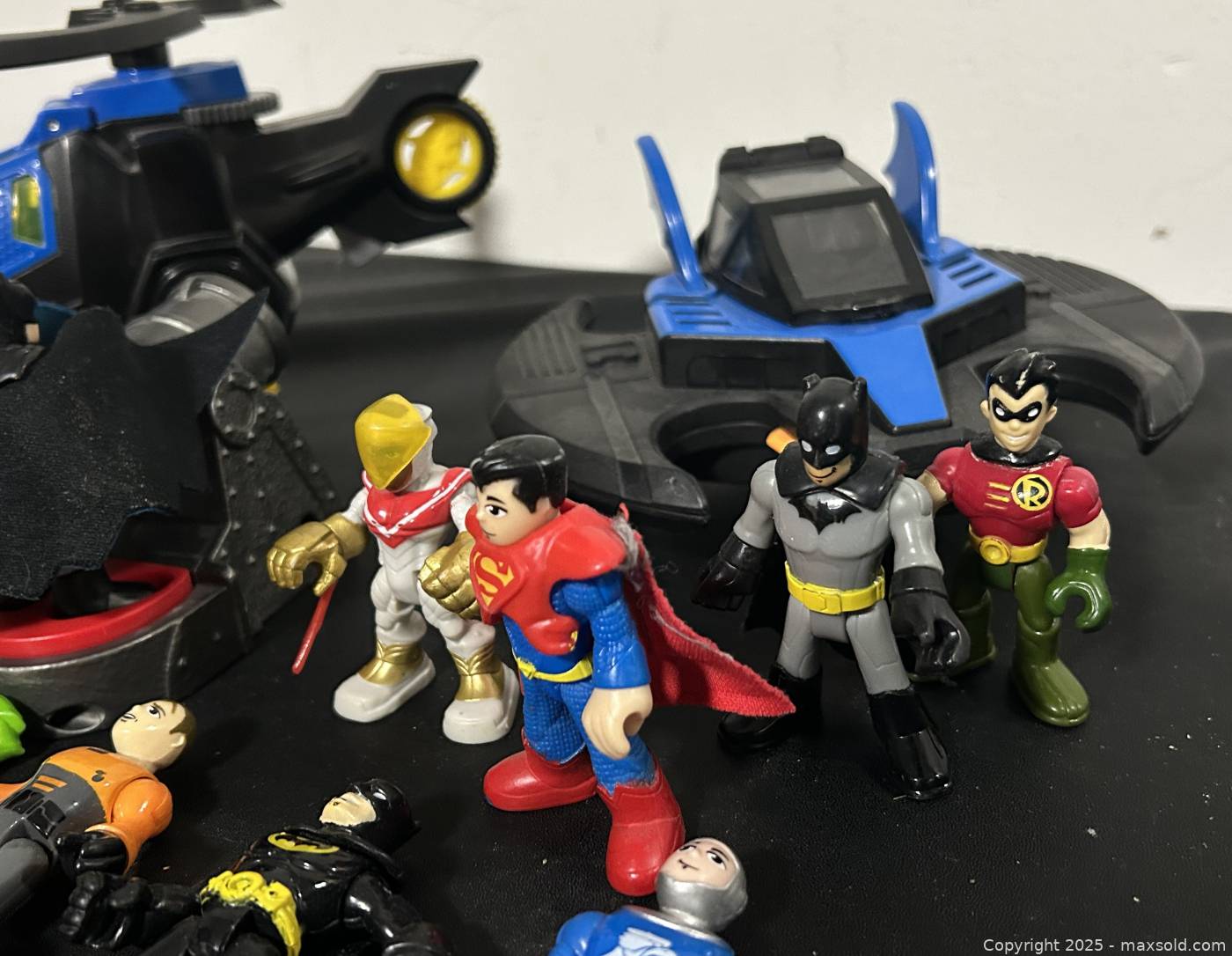 Fisher-Price Imaginext action figures and vehicles 40+ | Maxsold