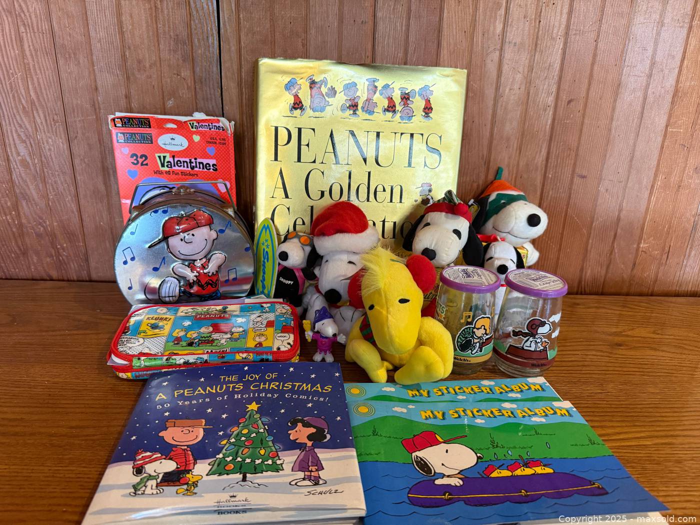 Vintage Peanuts Snoopy books, plushies, collectibles | Maxsold