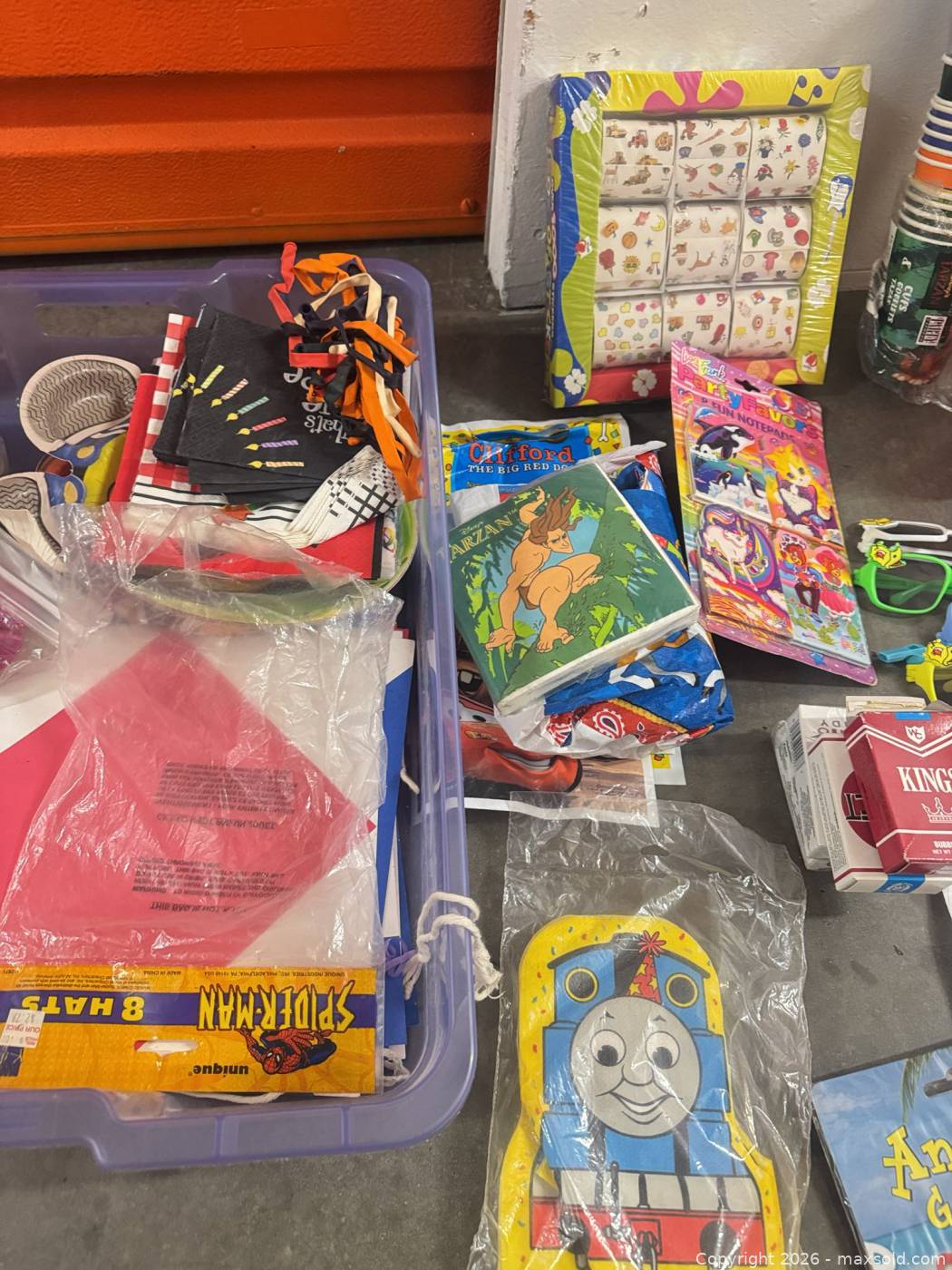 Children’s birthday party supplies lot | Maxsold