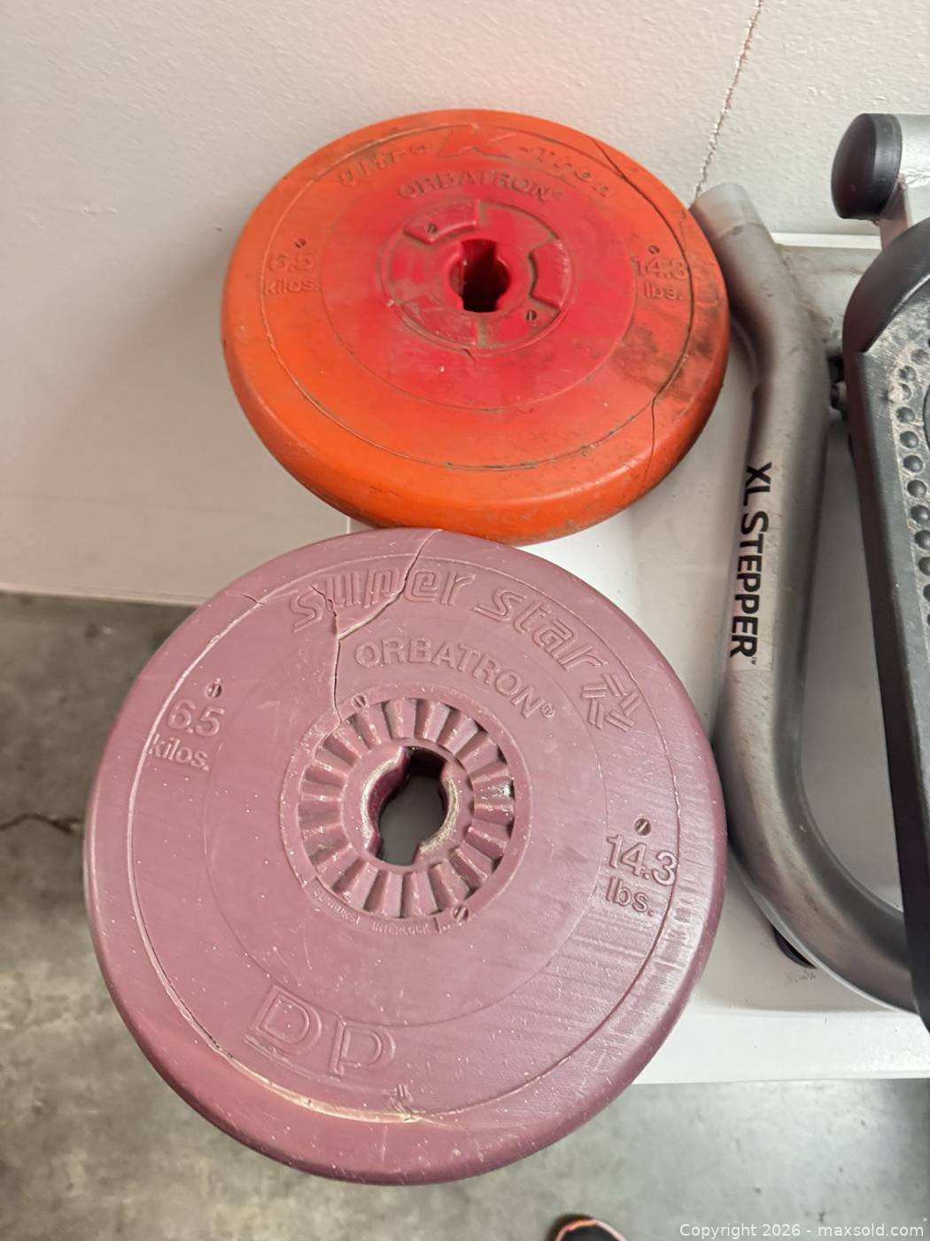 XL Stepper elliptical with three weight plates | Maxsold