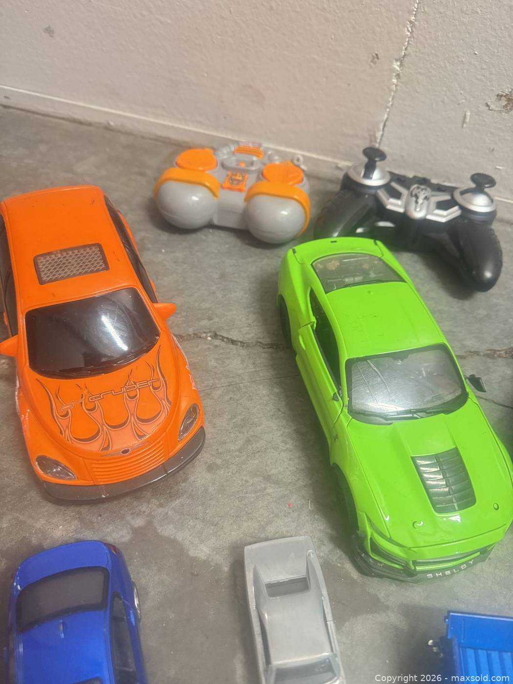 31 die-cast and RC cars with controllers | Maxsold