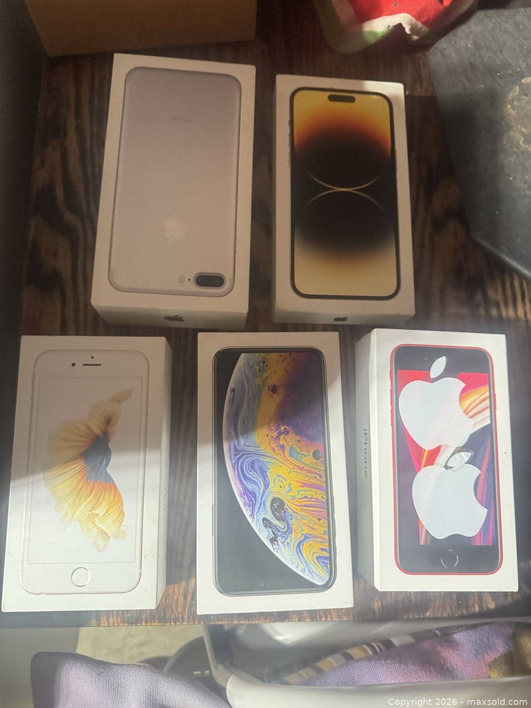 Apple iPhone empty retail boxes, 5 | Maxsold
