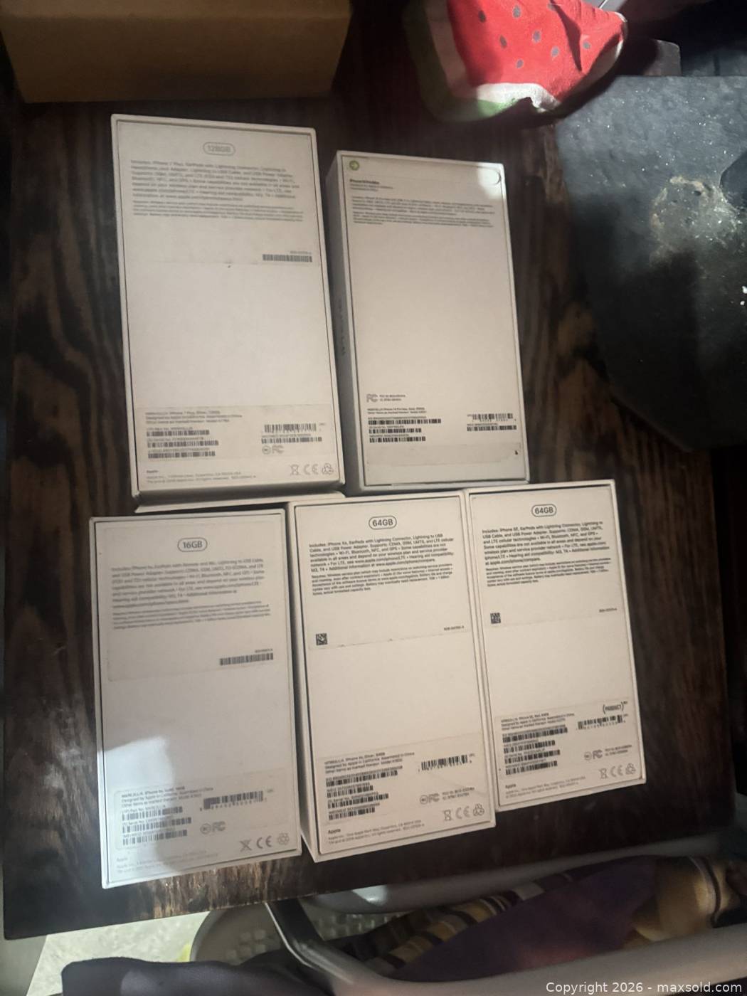 Apple iPhone empty retail boxes, 5 | Maxsold
