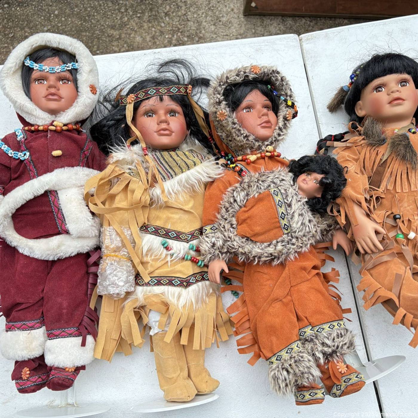 Six porcelain Indigenous-style decorative dolls | Maxsold