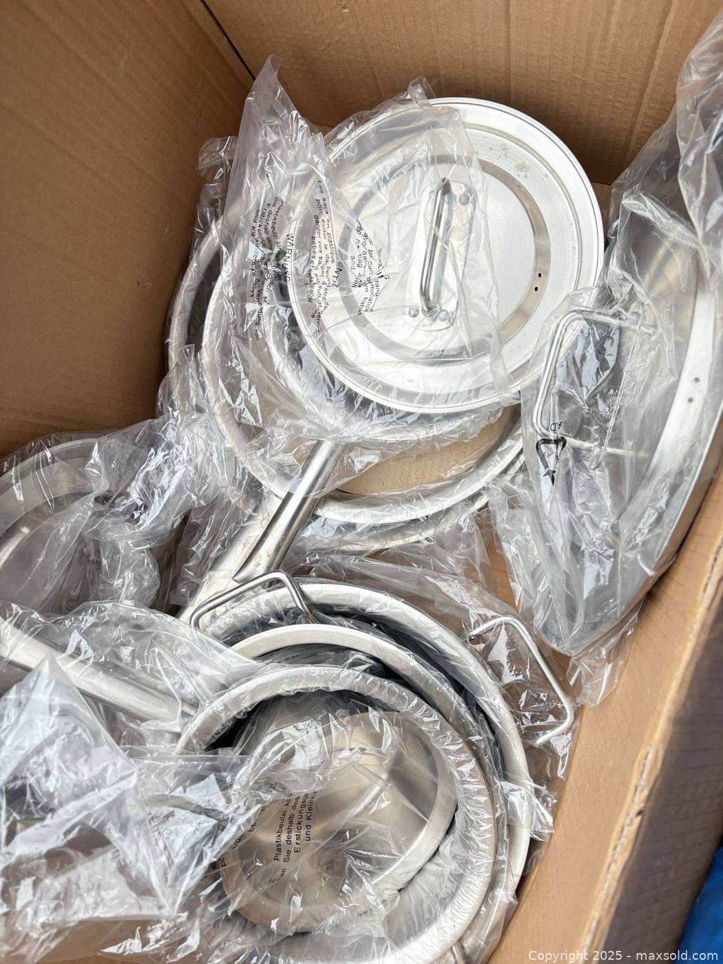 New stainless steel pots, 7 pieces | Maxsold