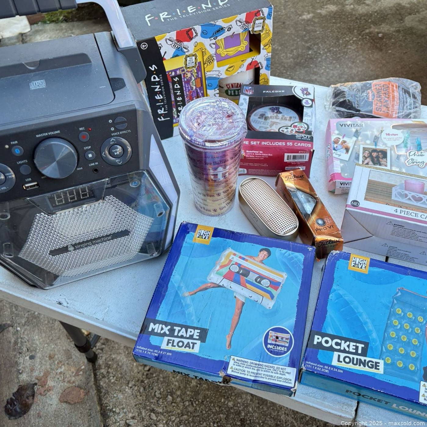 Random household and leisure items lot | Maxsold