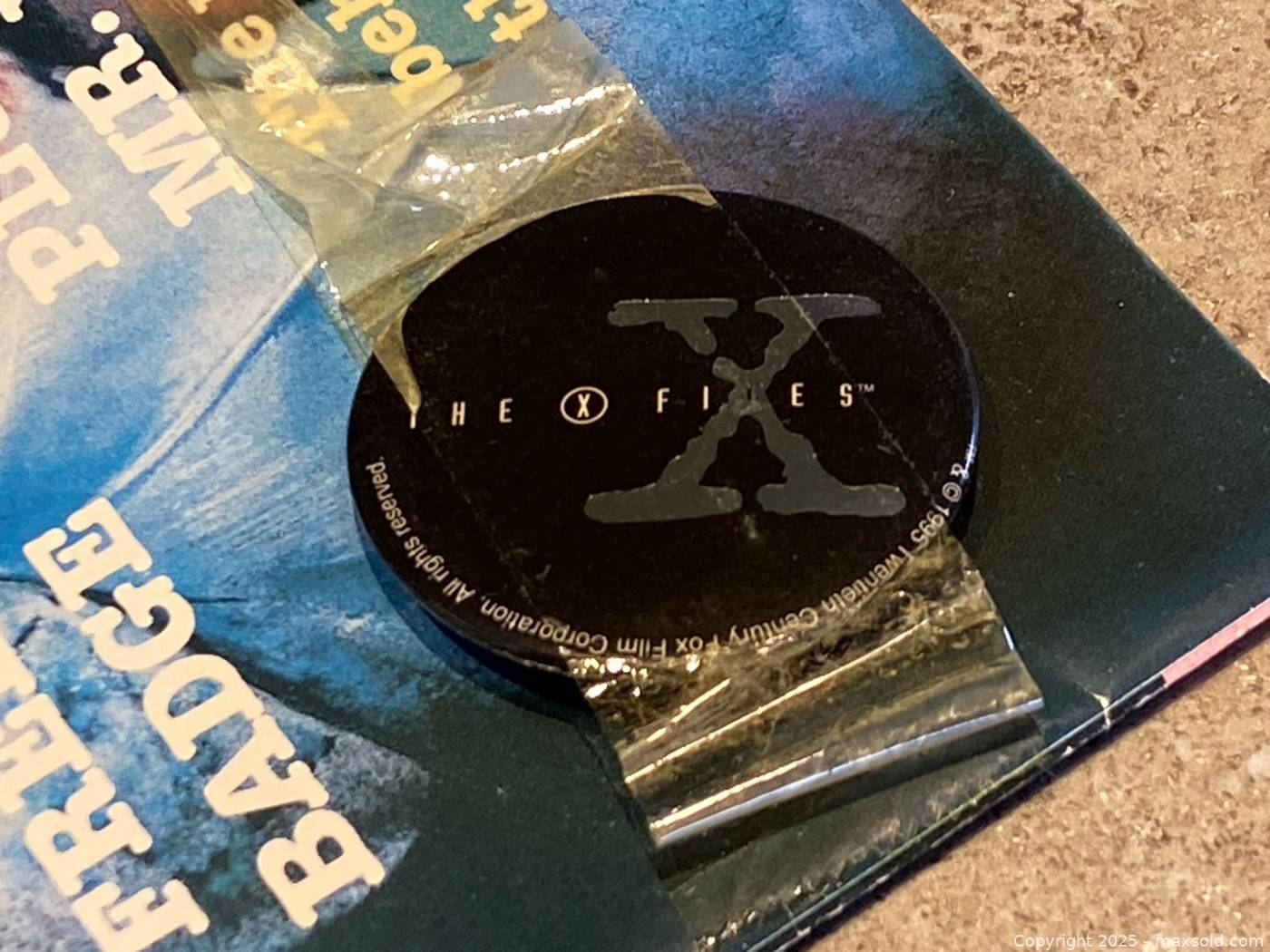 The X-Files Magazine Issue #1 June 1995 with Badge | Maxsold