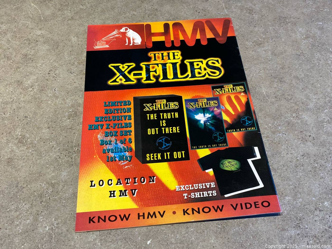 The X-Files Magazine Issue #1 June 1995 with Badge | Maxsold