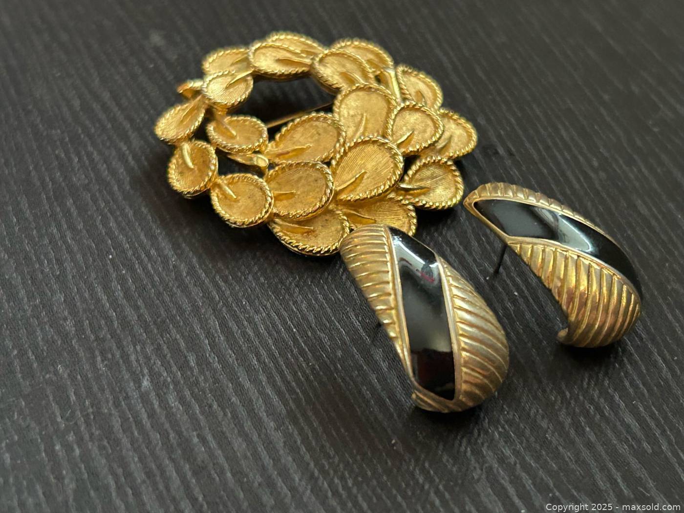 Vintage Trifari gold-tone leaf brooch with black enamel striped post ...