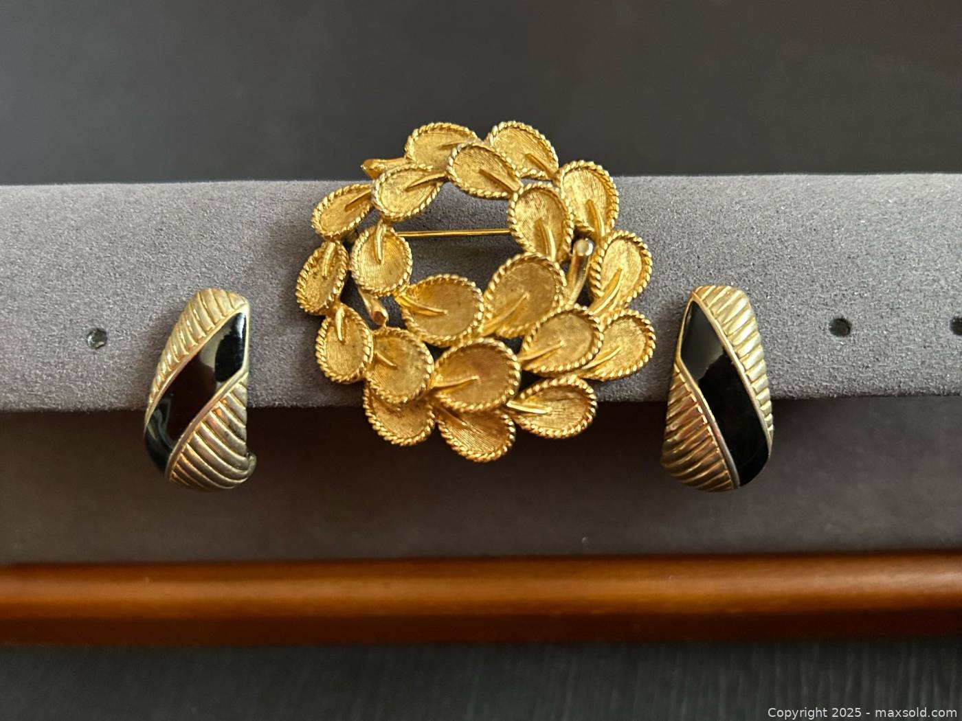 Vintage Trifari gold-tone leaf brooch with black enamel striped post ...