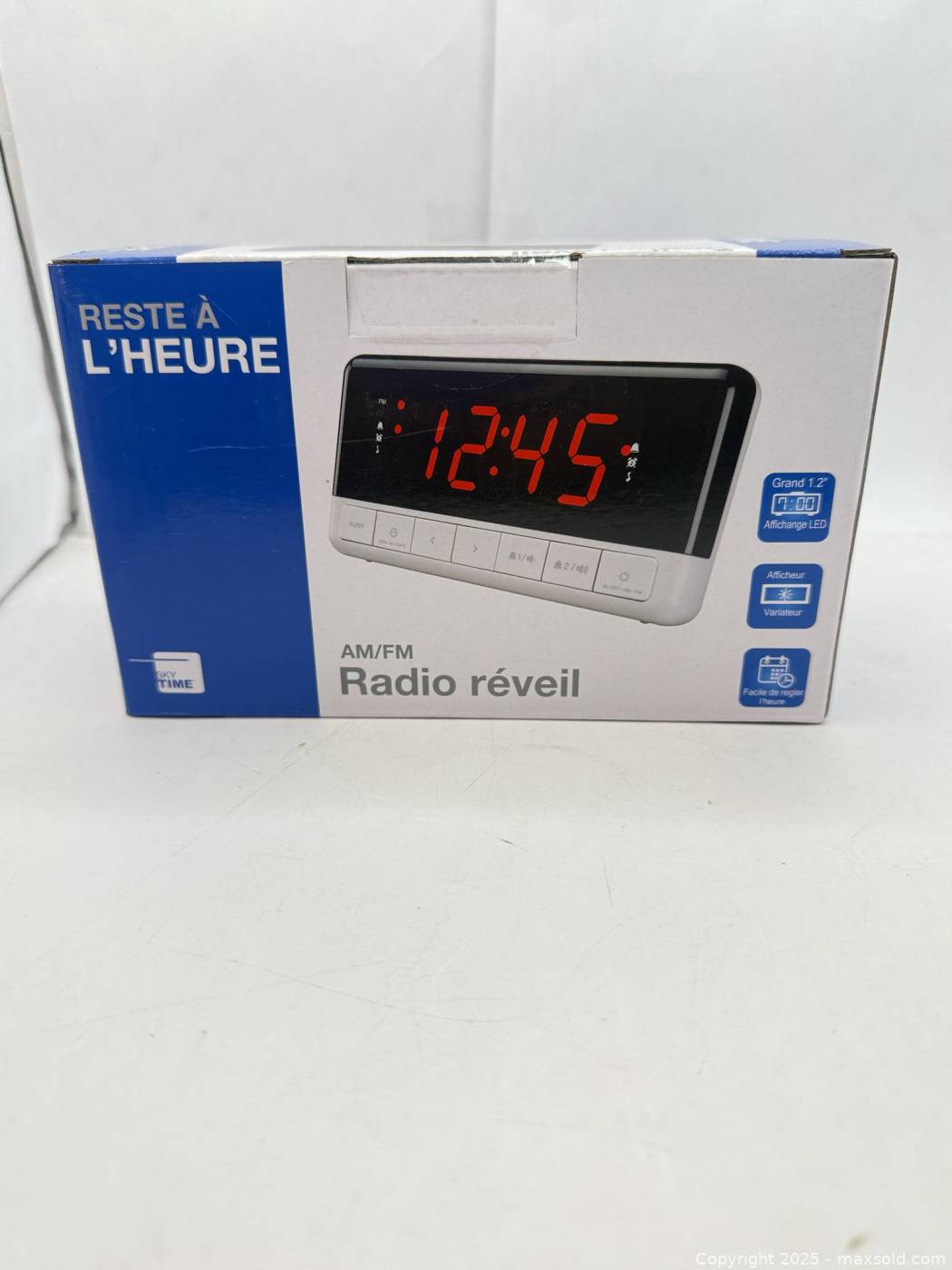 Sky Time AM/FM Clock Radio in box | Maxsold